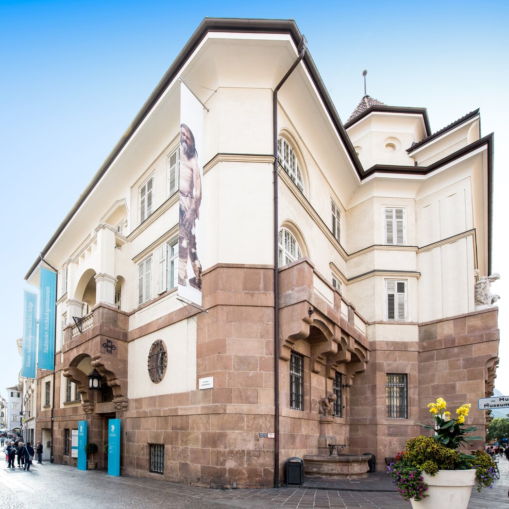 Ötzi | The mummy in the South Tyrol Museum of Archaeology